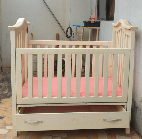 Hand Made Wooden Baby Cot – Zumahia